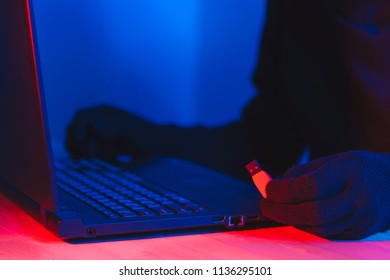 Online Theft Personal Data Computer Hacking 스톡 사진 1136295101 | Shutterstock