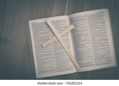 Open Bible Script Blur Focus On库存照片756201214 | Shutterstock