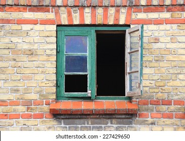 367,054 Window From Outside Images, Stock Photos & Vectors | Shutterstock