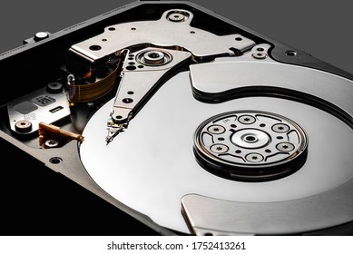 447 Interior of a hard disk drive Images, Stock Photos & Vectors ...