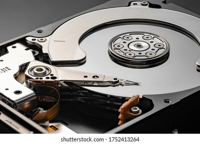 447 Interior of a hard disk drive Images, Stock Photos & Vectors ...