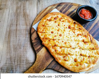 99 Oval shaped pizza Images, Stock Photos & Vectors | Shutterstock