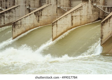 Overflow Dam Stock Photo 499017784 | Shutterstock