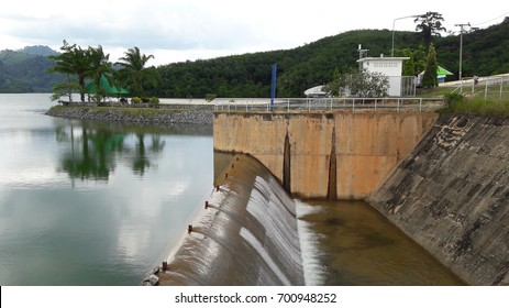Overflow Dam Stock Photo 700948252 | Shutterstock