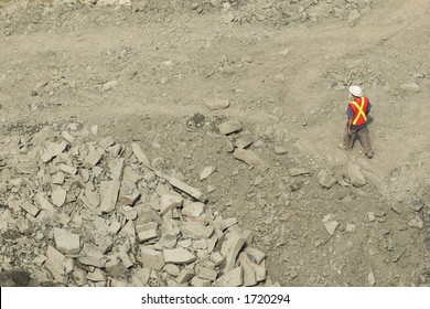 Overhead View Construction Worker Pit Stock Photo 1720294 | Shutterstock