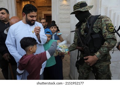 6,605 Distributing sweets Images, Stock Photos & Vectors | Shutterstock