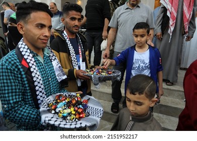 6,605 Distributing sweets Images, Stock Photos & Vectors | Shutterstock
