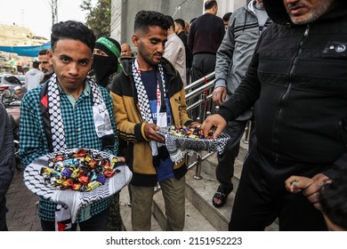6,605 Distributing sweets Images, Stock Photos & Vectors | Shutterstock