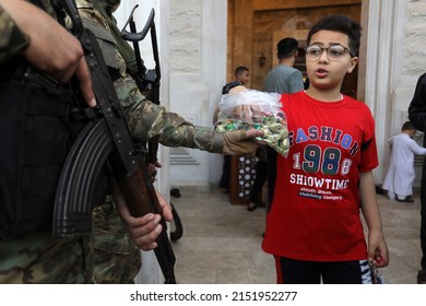 6,605 Distributing sweets Images, Stock Photos & Vectors | Shutterstock