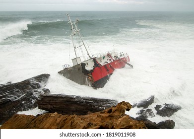 1,485 Ship stranded on the rocks Images, Stock Photos & Vectors ...