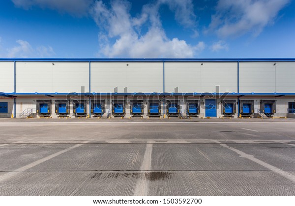 Part Large Empty Distribution Warehouse Several Foto de stock ...