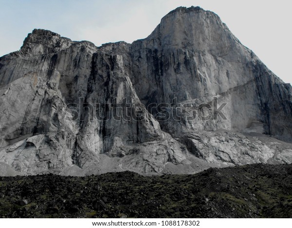 Perfect Vertical Cliff Wall Mount Thor Stock Photo 1088178302 ...
