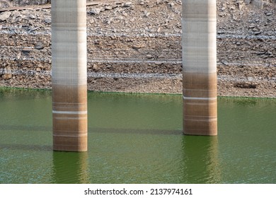 Perspective View Support Pillars Bridge Highway Stock Photo 2137974161 ...