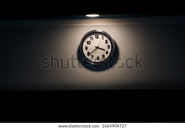 Dramatic clock : 3 762 images, photos et images vectorielles de stock ...