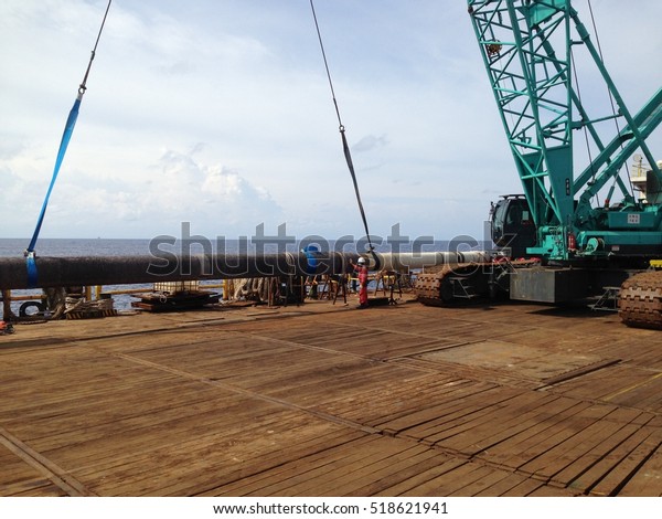 Pipe Lifting Using Crawler Crane Stock Photo 518621941 | Shutterstock