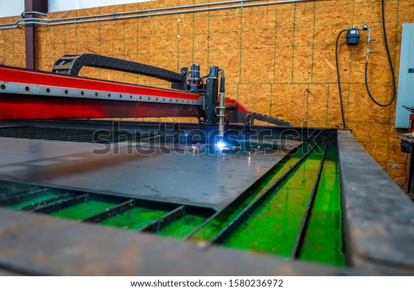 Plasma Table Cutting Metal Inside Fabrication库存照片1580236972 | Shutterstock