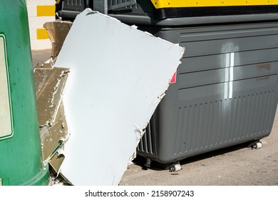 629 Broken Plasterboard Images, Stock Photos & Vectors | Shutterstock