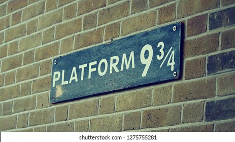 463 Platform 9 ¾ Images, Stock Photos & Vectors | Shutterstock