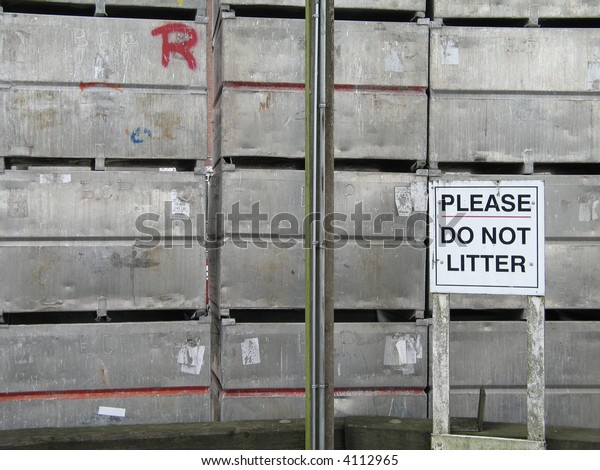 Please Do Not Litter Sign Stock Photo 4112965 | Shutterstock
