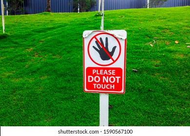 Please Do Not Touch Grass Sign Stock Photo 1590567100 | Shutterstock
