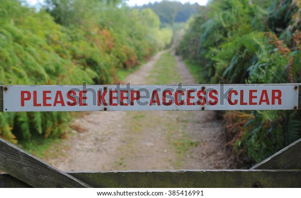 Please Keep Access Clear Sign On Stock Photo 385416991 | Shutterstock