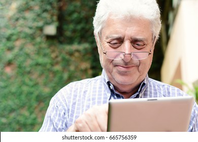 1,585 Grandpa using computer Images, Stock Photos & Vectors | Shutterstock