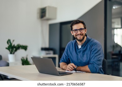 16,991 Male pose laptop Stock Photos, Images & Photography | Shutterstock