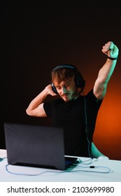 931 Tired gamer Images, Stock Photos & Vectors | Shutterstock