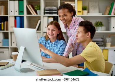 Portrait Three Smiling Students Using Computer Stock Photo 699454672 ...