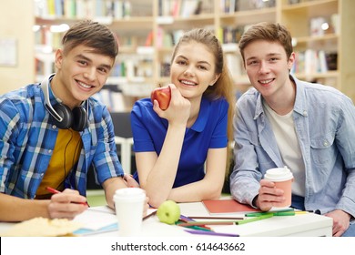 811 3 Highschoolers Images, Stock Photos & Vectors | Shutterstock