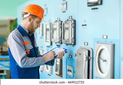13,583 Technician clipboard Images, Stock Photos & Vectors | Shutterstock