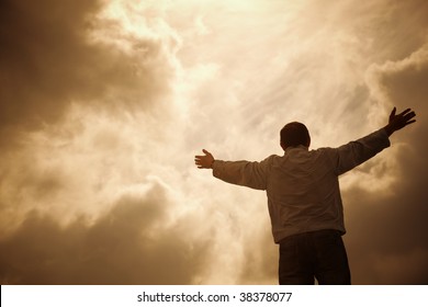 7,697 imágenes de Hands raised in worship - Imágenes, fotos y vectores ...