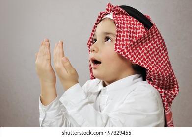 579 Pray muslim child dua Images, Stock Photos & Vectors | Shutterstock