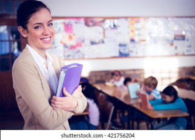 Bella profesora sonriendo a la cámara Foto de stock 210171001 ... Bella profesora sonriendo a la cámara Foto de stock 210171001 ...