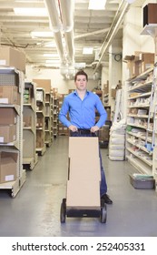 Worker Using Scanner Warehouse Despatch Area Stock Photo 1586728093 ...