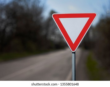 4,665 Traffic priority sign Images, Stock Photos & Vectors | Shutterstock