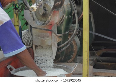 Process Grinding Rice Into Rice Using Stock Photo 1572923845 | Shutterstock