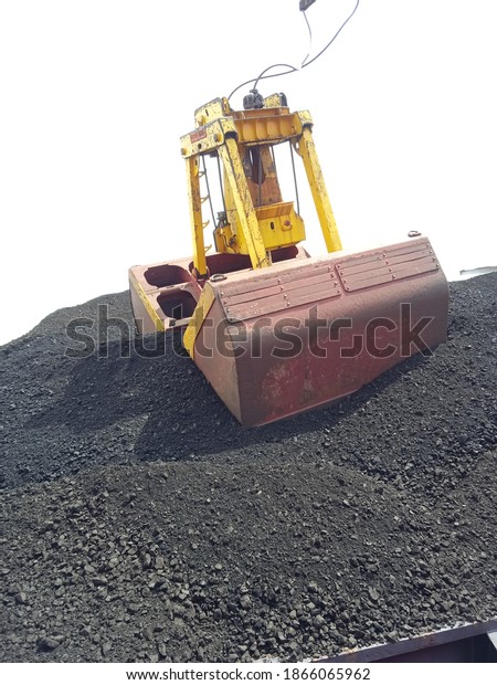 Process Loading Coal Taboneo Anchorage South Stock Photo 1866065962 ...