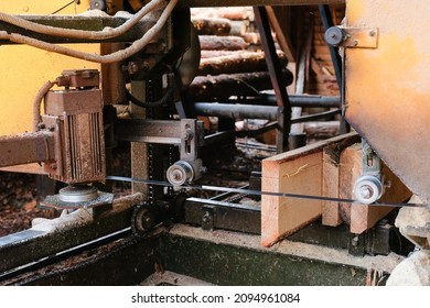 4,659 Log Processing Equipment Images, Stock Photos & Vectors ...