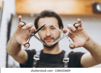 Barber Using Scissors Comb Stock Photo 568820452 | Shutterstock