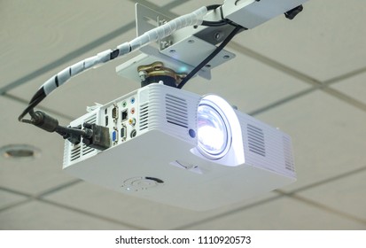 3,187 Install projector Images, Stock Photos & Vectors | Shutterstock
