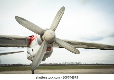 Propeller Plane Stock Photo 609744875 | Shutterstock