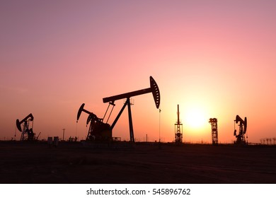Pumping Unit Working Stock Photo 545896762 | Shutterstock