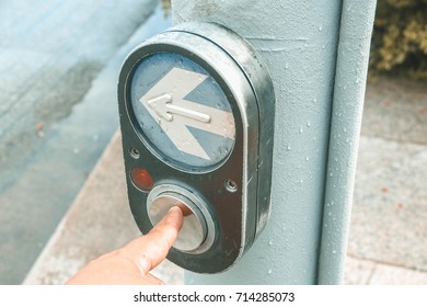 1,017 Push button walk signal Images, Stock Photos & Vectors | Shutterstock