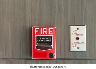 Photo de stock Fire Alarm Pull Down Switch On 778331779 | Shutterstock