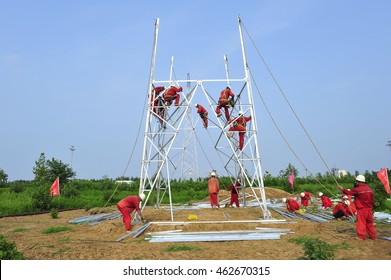 Pylon Construction Workers Stock Photo 462670315 | Shutterstock