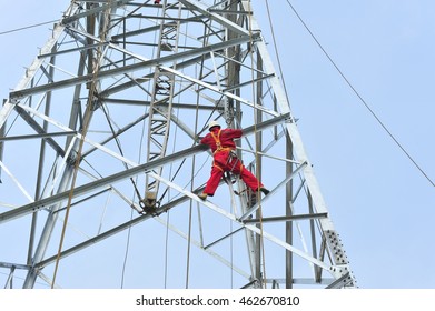 Steel Frame Electrical Pylon Low Angle Stock Photo 1518607817 ...