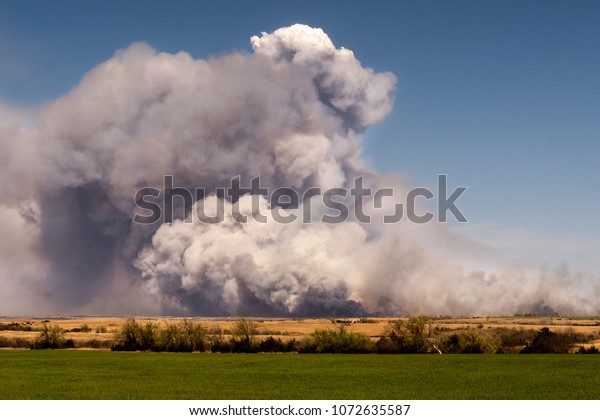 85 imágenes de Pyrocumulus - Imágenes, fotos y vectores de stock ...