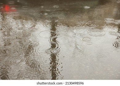 166 Heavy rain pouring down on ground Images, Stock Photos & Vectors ...