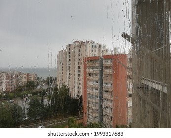 Rain hitting window 325 รายการ ภาพ ภาพสต็อกและเวกเตอร์ | Shutterstock